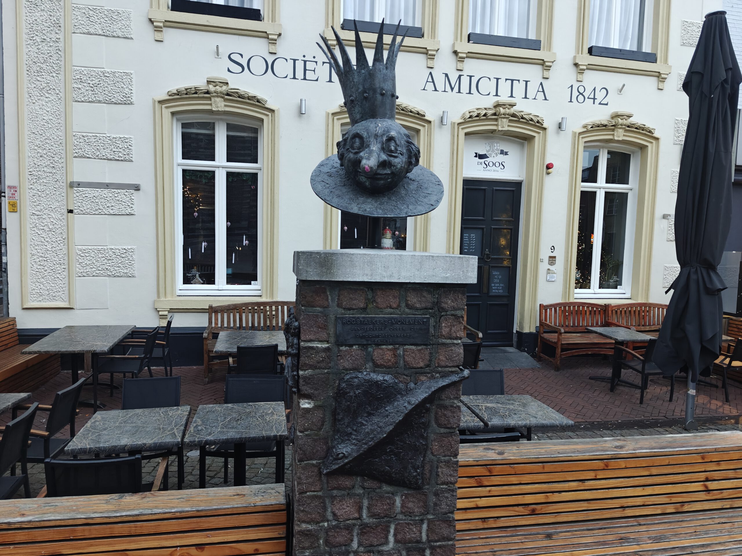 Vastelaovendjstandbeeld De Naas mogelijk naar nieuwe locatie op Markt ...